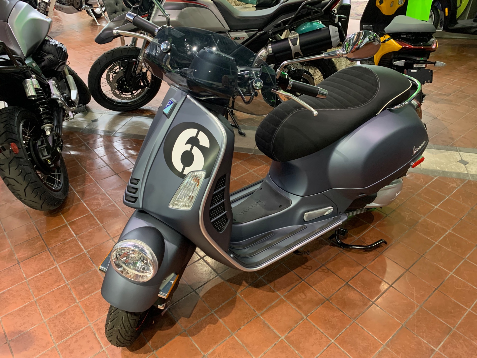 Erstaunlich Vespa Sei Giorni 300 Ebenbild